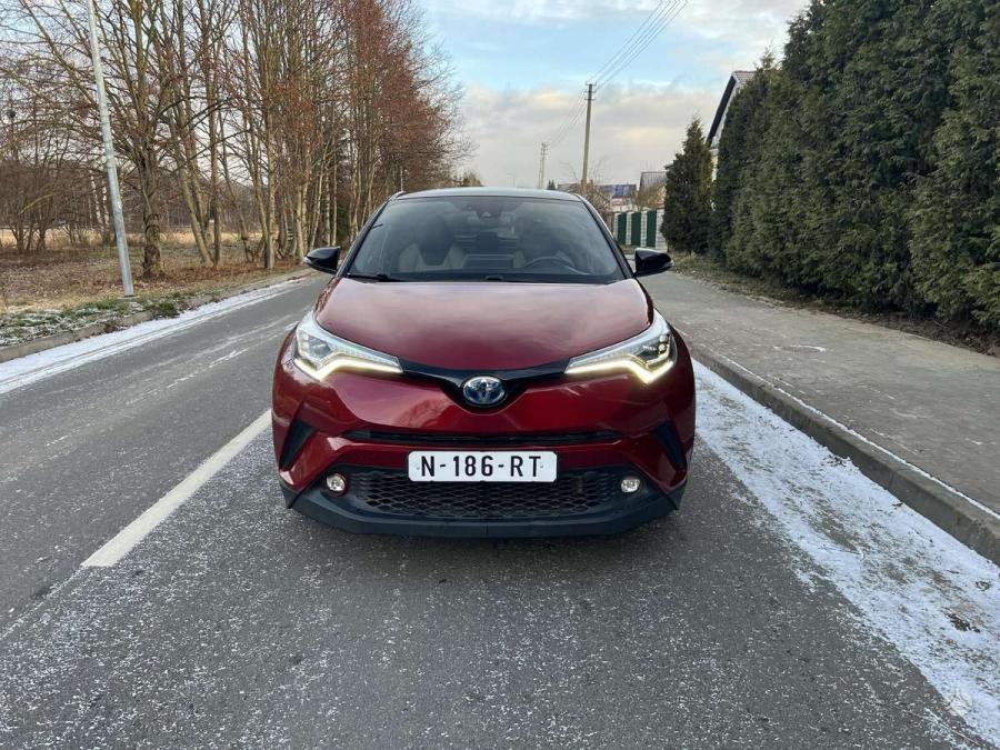 Red Toyota C-HR 2018 in Kaunas, with an engine capacity of 1.80 L and mileage of 163 thousand km for 16750 €, photo 5 on AUTOMOTO.COM.LV
