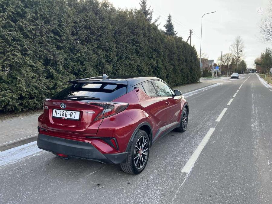 Red Toyota C-HR 2018 in Kaunas, with an engine capacity of 1.80 L and mileage of 163 thousand km for 16750 €, photo 9 on AUTOMOTO.COM.LV