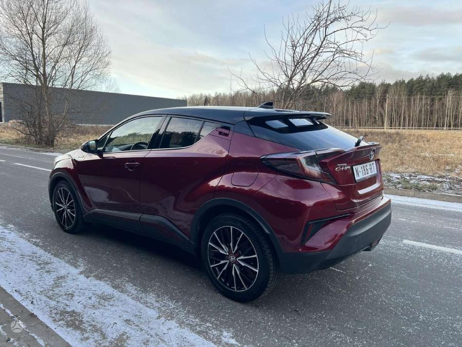 Red Toyota C-HR 2018 in Kaunas, with an engine capacity of 1.80 L and mileage of 163 thousand km for 16750 €, photo 10 on AUTOMOTO.COM.LV