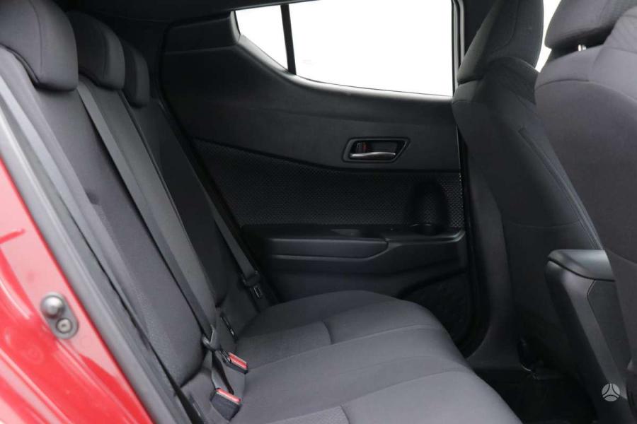 Red Toyota C-HR 2018 in Vilnius, with an engine capacity of 1.20 L and mileage of 98 thousand km for 16900 €, photo 10 on AUTOMOTO.COM.LV