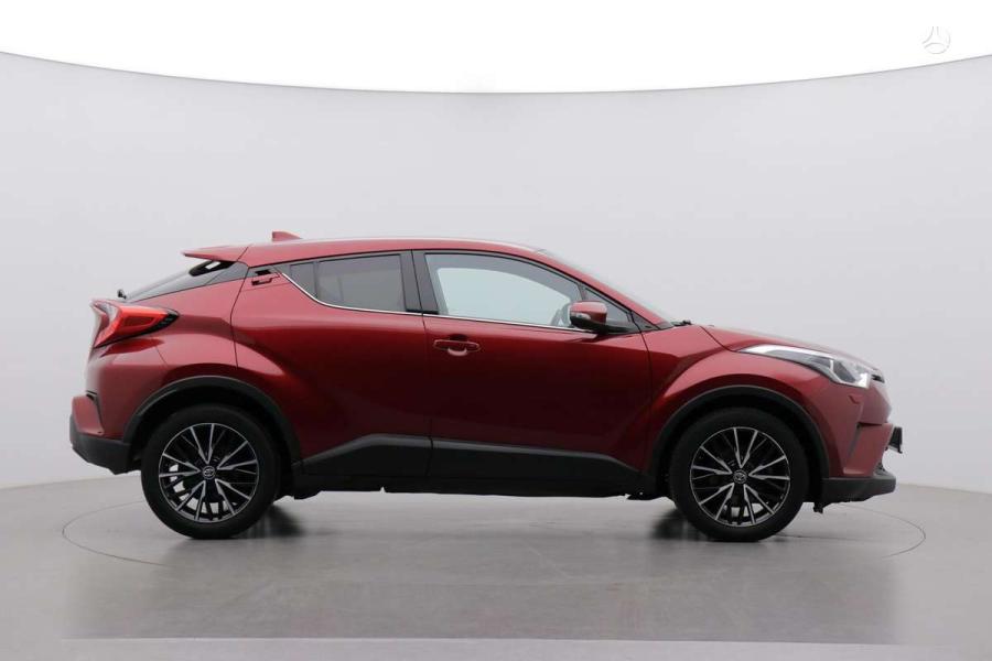 Red Toyota C-HR 2018 in Vilnius, with an engine capacity of 1.20 L and mileage of 98 thousand km for 16900 €, photo 17 on AUTOMOTO.COM.LV