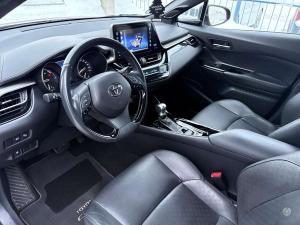 Sarkans Toyota C-HR 2018 Panevēža, ar dzinēja tilpumu 1.80 L un nobraukumu 232 tūkst. km par 13900 €, foto 14 vietnē AUTOMOTO.COM.LV