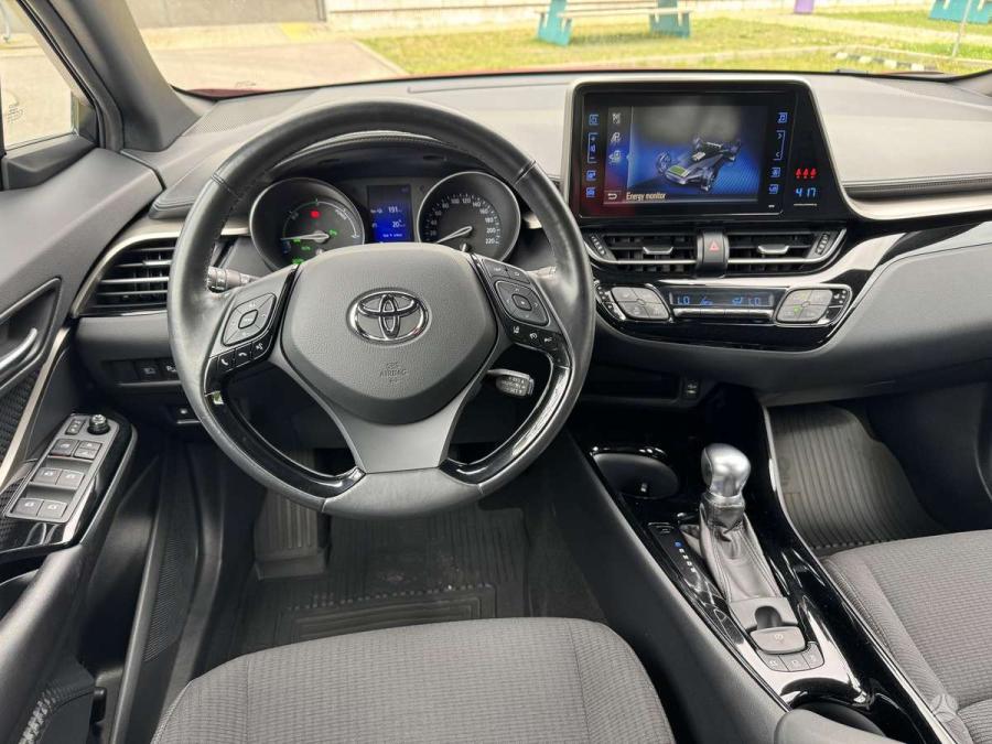 Красный Тойота C-HR 2018 в Каунас, объемом двигателя 1.80 л и пробегом 265 тыс. км за 13950 €, фото 11 на AUTOMOTO.COM.LV