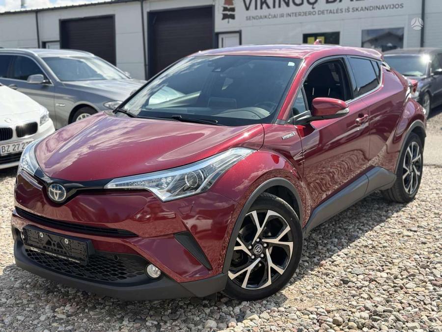 Sarkans Toyota C-HR 2018 Utena, ar dzinēja tilpumu 1.80 L un nobraukumu 200 tūkst. km par 13990 €, foto 4 vietnē AUTOMOTO.COM.LV