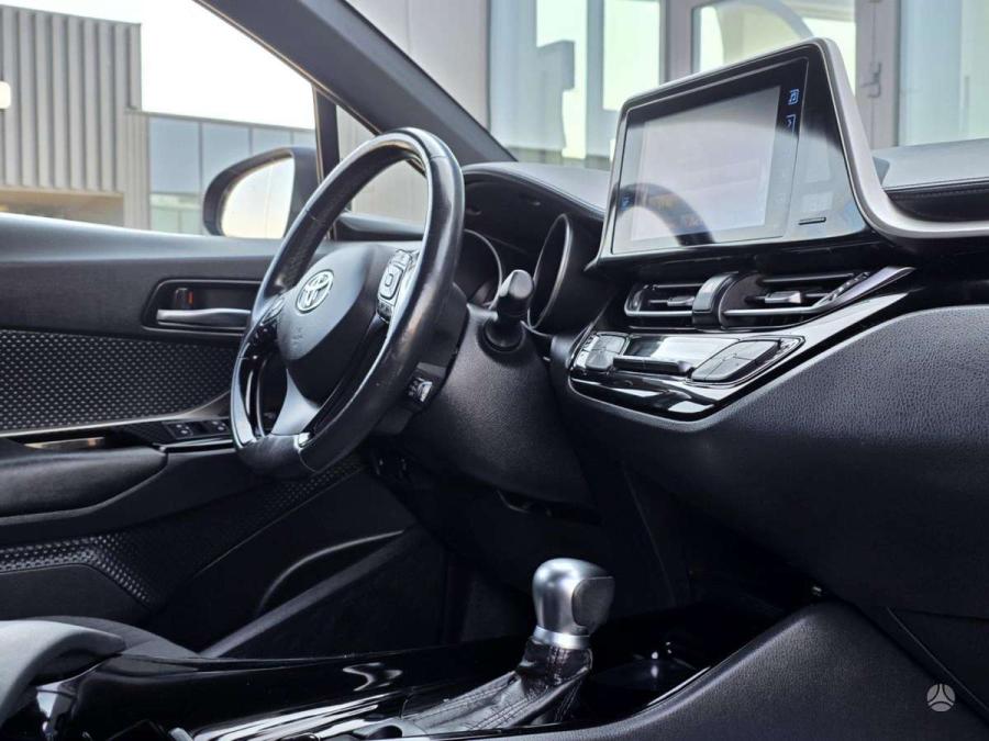 Sarkans Toyota C-HR 2018 Šauļi, ar dzinēja tilpumu 1.80 L un nobraukumu 154 tūkst. km par 17400 €, foto 21 vietnē AUTOMOTO.COM.LV