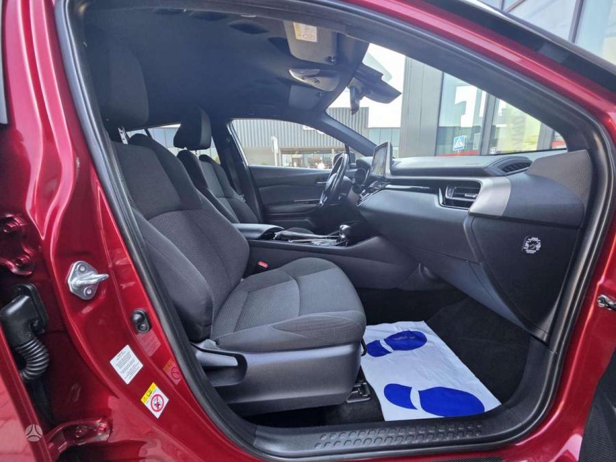 Sarkans Toyota C-HR 2018 Šauļi, ar dzinēja tilpumu 1.80 L un nobraukumu 154 tūkst. km par 17400 €, foto 22 vietnē AUTOMOTO.COM.LV