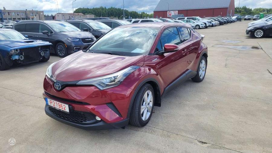 Red Toyota C-HR 2018 in Siauliai, with an engine capacity of 1.80 L and mileage of 207 thousand km for 14700 €, photo 3 on AUTOMOTO.COM.LV