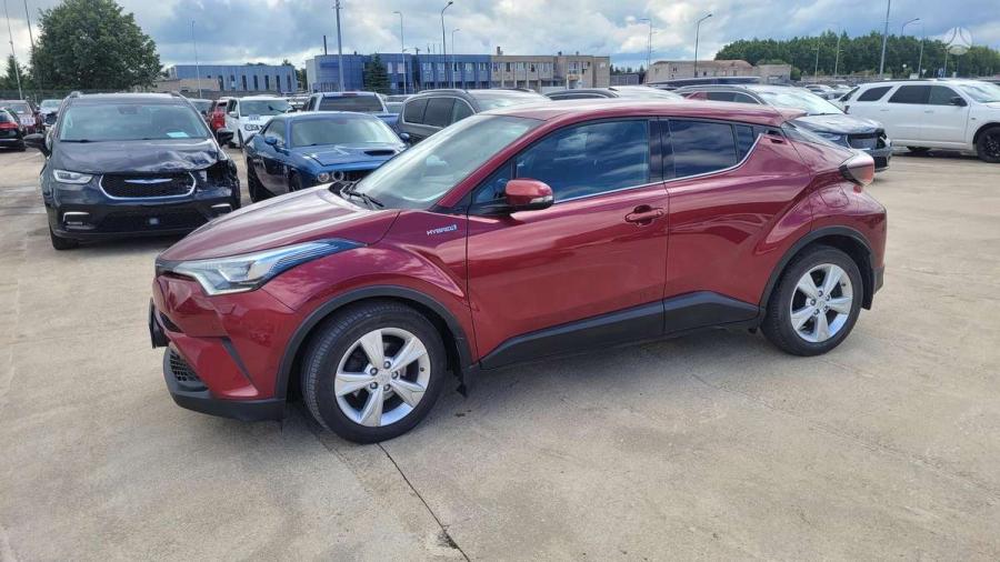 Red Toyota C-HR 2018 in Siauliai, with an engine capacity of 1.80 L and mileage of 207 thousand km for 14700 €, photo 7 on AUTOMOTO.COM.LV