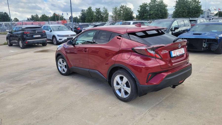 Red Toyota C-HR 2018 in Siauliai, with an engine capacity of 1.80 L and mileage of 207 thousand km for 14700 €, photo 12 on AUTOMOTO.COM.LV