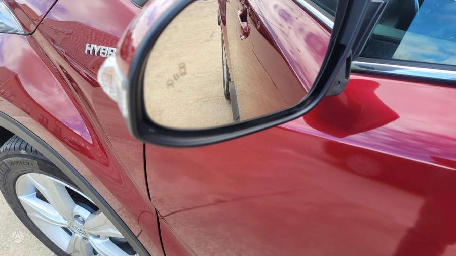 Red Toyota C-HR 2018 in Siauliai, with an engine capacity of 1.80 L and mileage of 207 thousand km for 14700 €, photo 22 on AUTOMOTO.COM.LV
