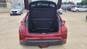 Red Toyota C-HR 2018 in Siauliai, with an engine capacity of 1.80 L and mileage of 207 thousand km for 14700 €, photo 24 on AUTOMOTO.COM.LV