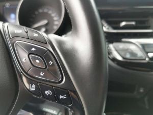 Sarkans Toyota C-HR 2018 Šauļi, ar dzinēja tilpumu 1.80 L un nobraukumu 165 tūkst. km par 14950 €, foto 19 vietnē AUTOMOTO.COM.LV