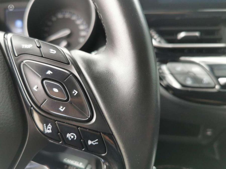 Sarkans Toyota C-HR 2018 Šauļi, ar dzinēja tilpumu 1.80 L un nobraukumu 165 tūkst. km par 14950 €, foto 19 vietnē AUTOMOTO.COM.LV