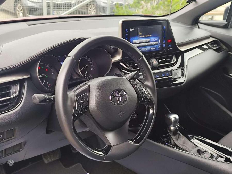 Sarkans Toyota C-HR 2018 Šauļi, ar dzinēja tilpumu 1.80 L un nobraukumu 165 tūkst. km par 14950 €, foto 21 vietnē AUTOMOTO.COM.LV
