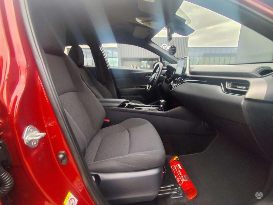 Sarkans Toyota C-HR 2018 Šauļi, ar dzinēja tilpumu 1.80 L un nobraukumu 165 tūkst. km par 14950 €, foto 26 vietnē AUTOMOTO.COM.LV