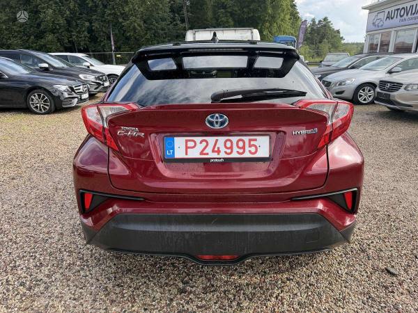 Red Toyota C-HR 2018 in Utena, with an engine capacity of 1.80 L and mileage of 197 thousand km for 14150 €, photo 8 on AUTOMOTO.COM.LV