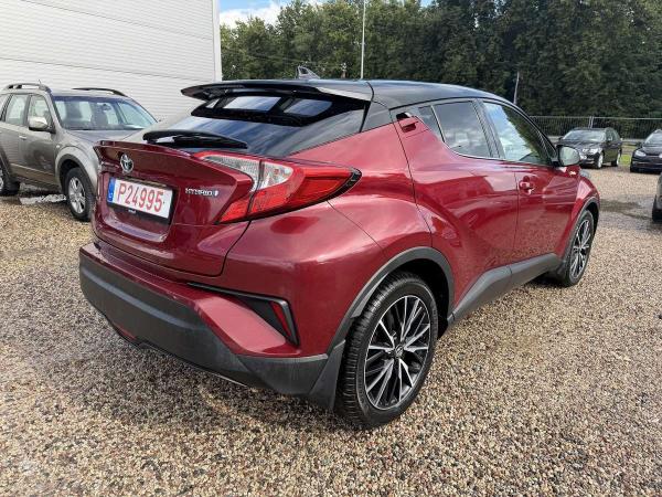 Red Toyota C-HR 2018 in Utena, with an engine capacity of 1.80 L and mileage of 197 thousand km for 14150 €, photo 10 on AUTOMOTO.COM.LV