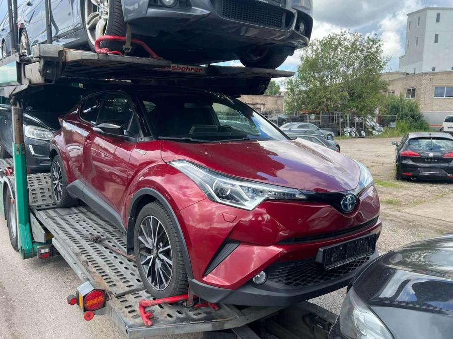 Sarkans Toyota C-HR 2018 Utena, ar dzinēja tilpumu 1.80 L un nobraukumu 197 tūkst. km par 14150 €, foto 1 vietnē AUTOMOTO.COM.LV