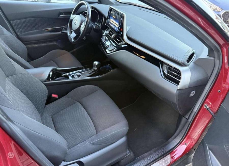 Sarkans Toyota C-HR 2018 Utena, ar dzinēja tilpumu 1.80 L un nobraukumu 197 tūkst. km par 14150 €, foto 23 vietnē AUTOMOTO.COM.LV