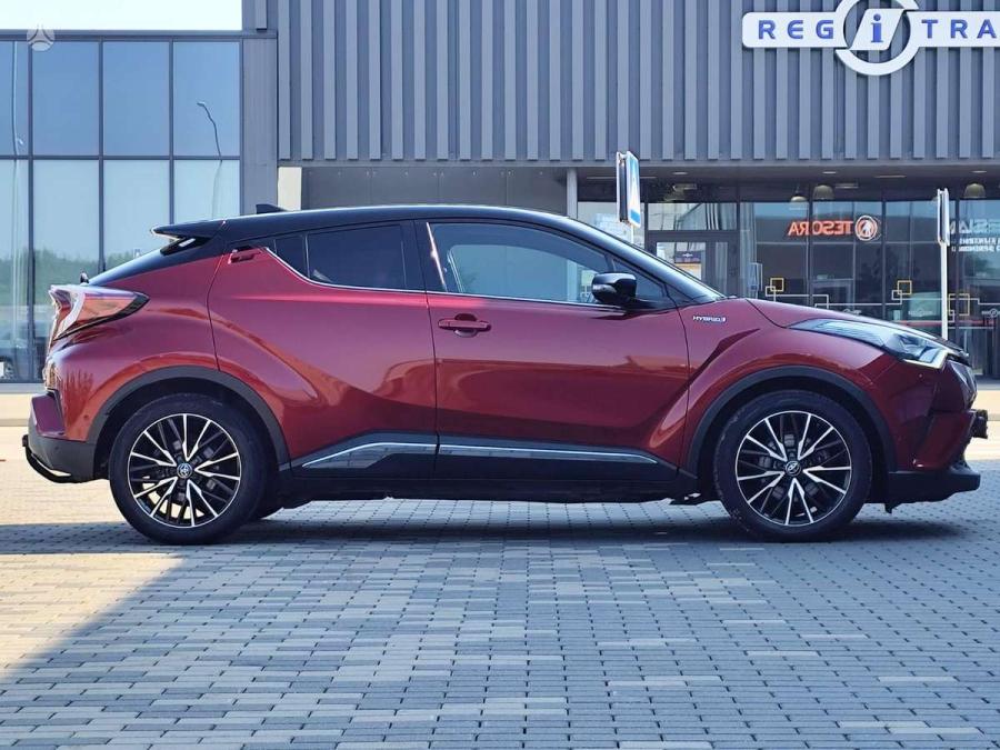 Красный Тойота C-HR 2018 в Шяуляй, объемом двигателя 1.80 л и пробегом 154 тыс. км за 17400 €, фото 4 на AUTOMOTO.COM.LV