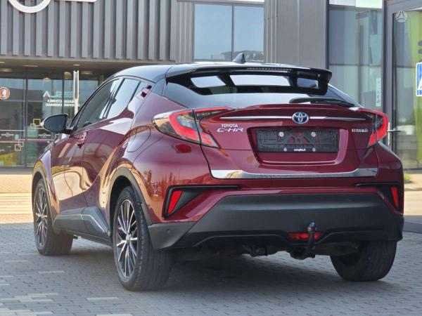 Red Toyota C-HR 2018 in Siauliai, with an engine capacity of 1.80 L and mileage of 154 thousand km for 17400 €, photo 8 on AUTOMOTO.COM.LV