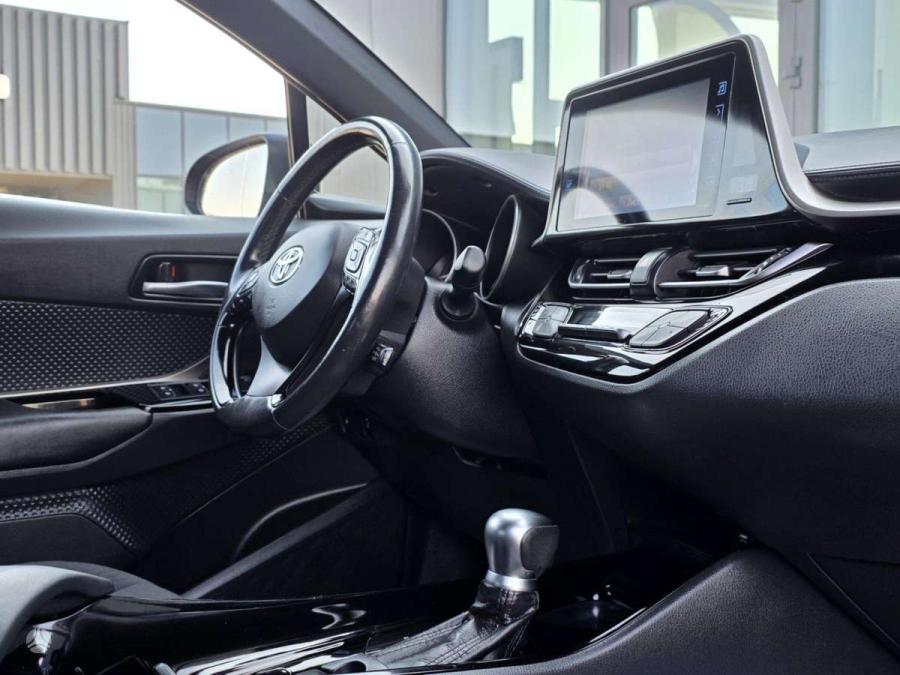 Красный Тойота C-HR 2018 в Шяуляй, объемом двигателя 1.80 л и пробегом 154 тыс. км за 17400 €, фото 24 на AUTOMOTO.COM.LV