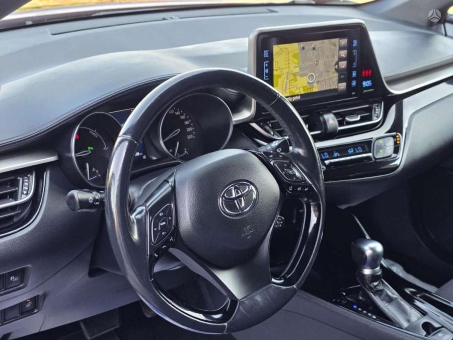 Красный Тойота C-HR 2018 в Шяуляй, объемом двигателя 1.80 л и пробегом 154 тыс. км за 17400 €, фото 29 на AUTOMOTO.COM.LV