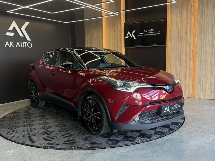 Red Toyota C-HR 2018 in Kaunas, with an engine capacity of 1.80 L and mileage of 115 thousand km for 18990 €, photo 3 on AUTOMOTO.COM.LV
