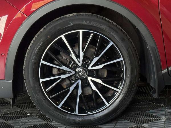 Red Toyota C-HR 2018 in Kaunas, with an engine capacity of 1.80 L and mileage of 115 thousand km for 18990 €, photo 7 on AUTOMOTO.COM.LV