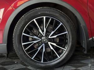 Red Toyota C-HR 2018 in Kaunas, with an engine capacity of 1.80 L and mileage of 115 thousand km for 18990 €, photo 8 on AUTOMOTO.COM.LV