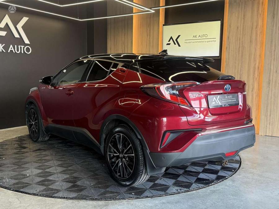 Red Toyota C-HR 2018 in Kaunas, with an engine capacity of 1.80 L and mileage of 115 thousand km for 18990 €, photo 9 on AUTOMOTO.COM.LV