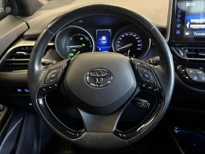 Red Toyota C-HR 2018 in Kaunas, with an engine capacity of 1.80 L and mileage of 115 thousand km for 18990 €, photo 15 on AUTOMOTO.COM.LV