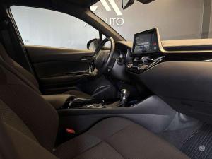 Red Toyota C-HR 2018 in Kaunas, with an engine capacity of 1.80 L and mileage of 115 thousand km for 18990 €, photo 18 on AUTOMOTO.COM.LV