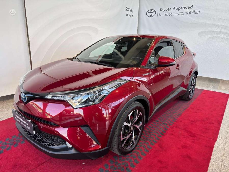 Red Toyota C-HR 2018 in Siauliai, with an engine capacity of 1.80 L and mileage of 98 thousand km for 18900 €, photo 1 on AUTOMOTO.COM.LV