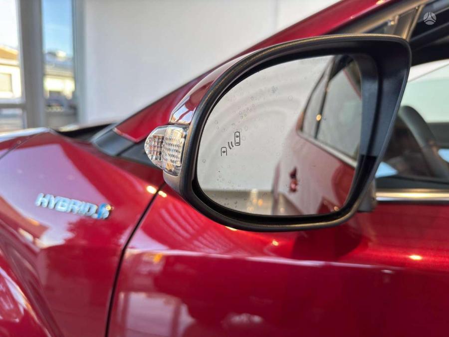 Red Toyota C-HR 2018 in Siauliai, with an engine capacity of 1.80 L and mileage of 98 thousand km for 18900 €, photo 9 on AUTOMOTO.COM.LV