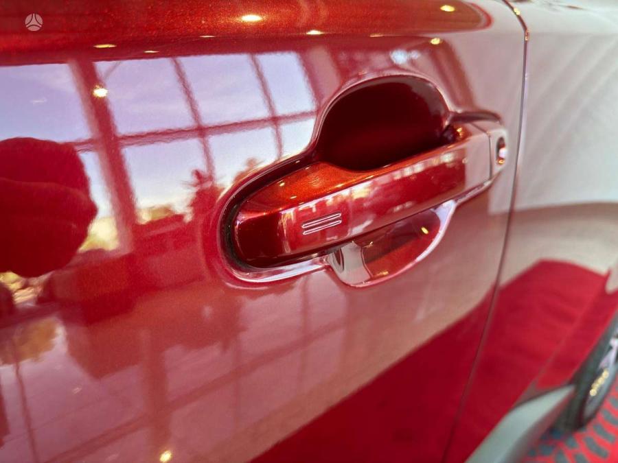Red Toyota C-HR 2018 in Siauliai, with an engine capacity of 1.80 L and mileage of 98 thousand km for 18900 €, photo 10 on AUTOMOTO.COM.LV