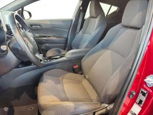 Red Toyota C-HR 2018 in Siauliai, with an engine capacity of 1.80 L and mileage of 98 thousand km for 18900 €, photo 12 on AUTOMOTO.COM.LV