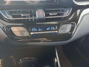 Red Toyota C-HR 2018 in Siauliai, with an engine capacity of 1.80 L and mileage of 98 thousand km for 18900 €, photo 20 on AUTOMOTO.COM.LV