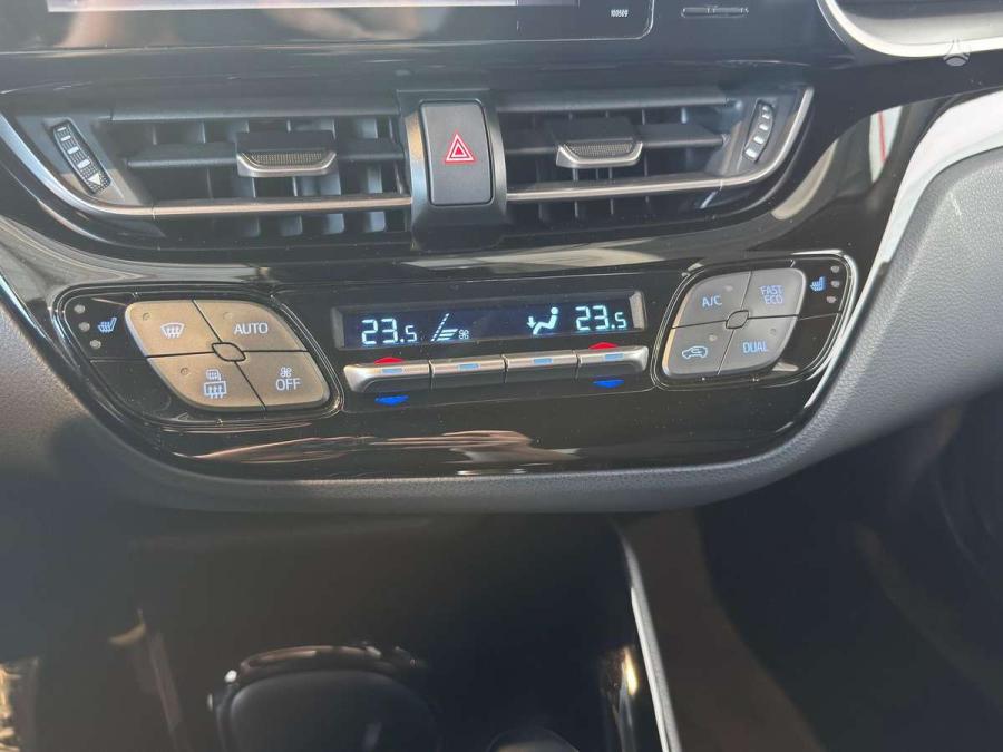 Red Toyota C-HR 2018 in Siauliai, with an engine capacity of 1.80 L and mileage of 98 thousand km for 18900 €, photo 20 on AUTOMOTO.COM.LV