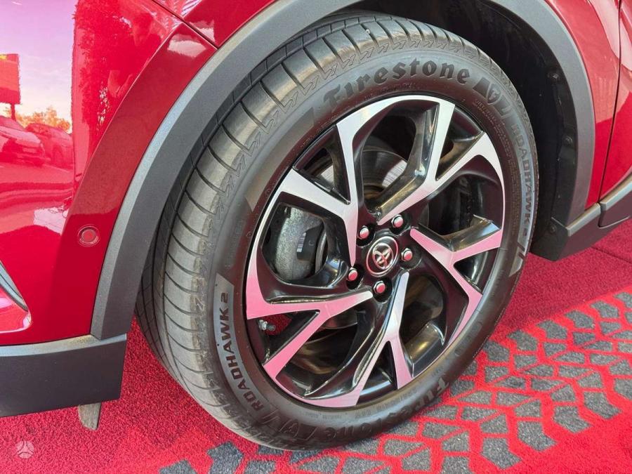 Red Toyota C-HR 2018 in Siauliai, with an engine capacity of 1.80 L and mileage of 98 thousand km for 18900 €, photo 28 on AUTOMOTO.COM.LV
