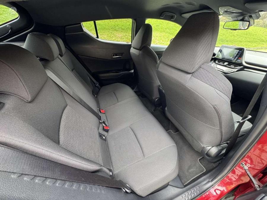 Sarkans Toyota C-HR 2018 Kauņa, ar dzinēja tilpumu 1.80 L un nobraukumu 87 tūkst. km par 17550 €, foto 14 vietnē AUTOMOTO.COM.LV