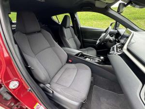 Sarkans Toyota C-HR 2018 Kauņa, ar dzinēja tilpumu 1.80 L un nobraukumu 87 tūkst. km par 17550 €, foto 15 vietnē AUTOMOTO.COM.LV