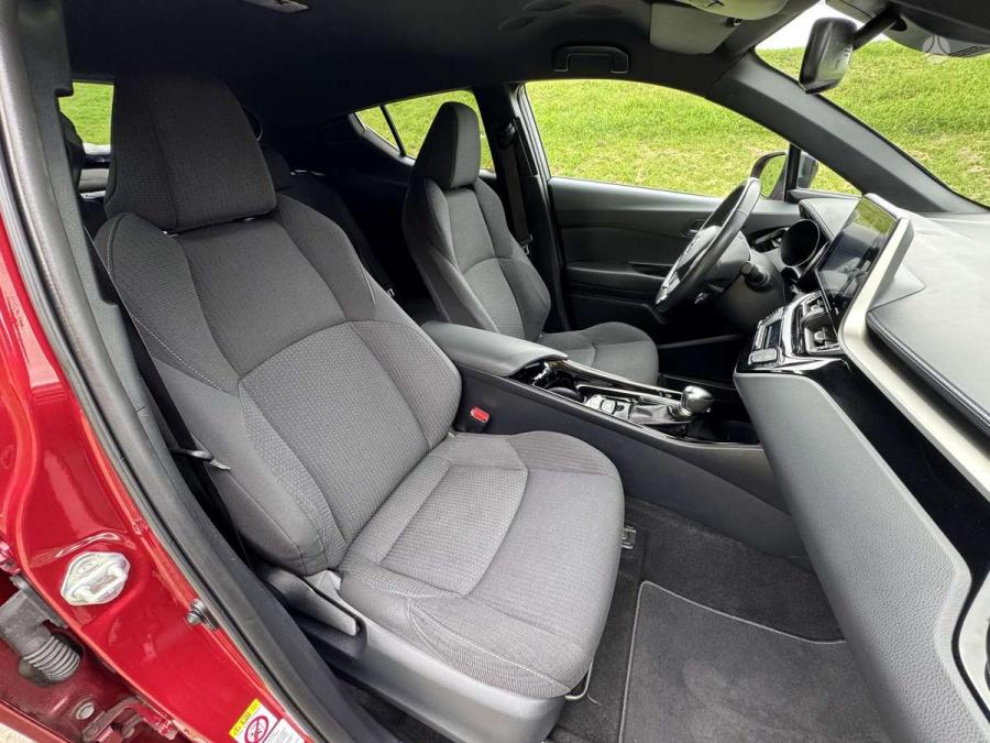 Sarkans Toyota C-HR 2018 Kauņa, ar dzinēja tilpumu 1.80 L un nobraukumu 87 tūkst. km par 17550 €, foto 15 vietnē AUTOMOTO.COM.LV