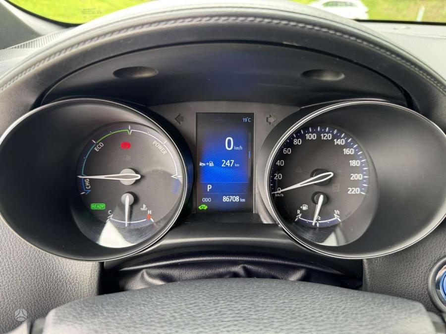Sarkans Toyota C-HR 2018 Kauņa, ar dzinēja tilpumu 1.80 L un nobraukumu 87 tūkst. km par 17550 €, foto 16 vietnē AUTOMOTO.COM.LV