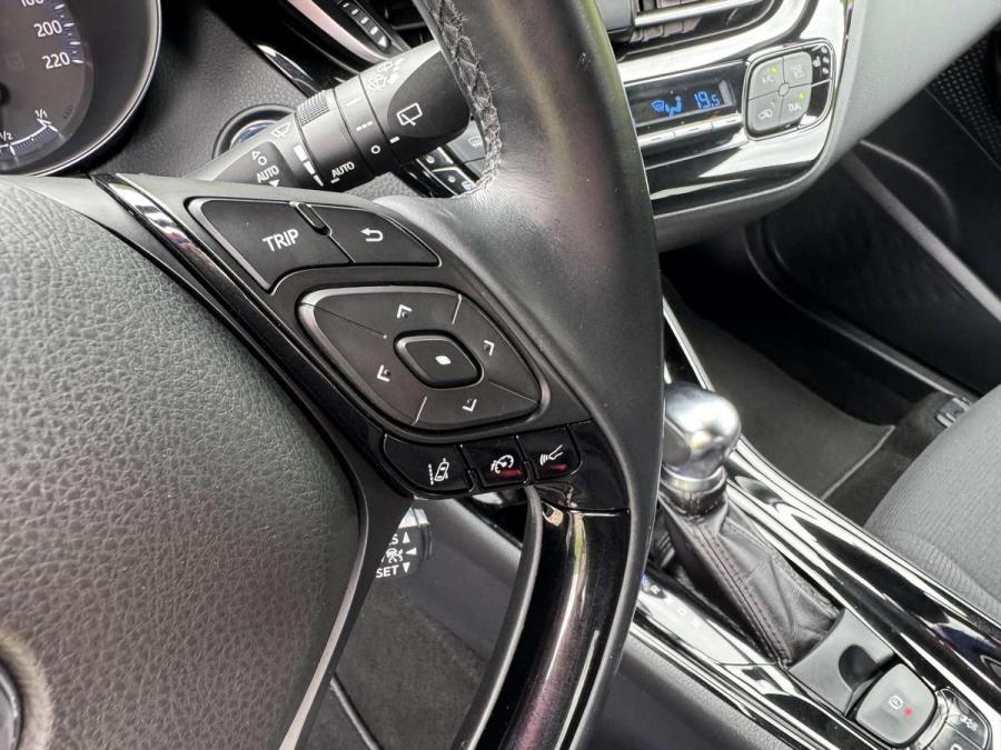 Sarkans Toyota C-HR 2018 Kauņa, ar dzinēja tilpumu 1.80 L un nobraukumu 87 tūkst. km par 17550 €, foto 19 vietnē AUTOMOTO.COM.LV