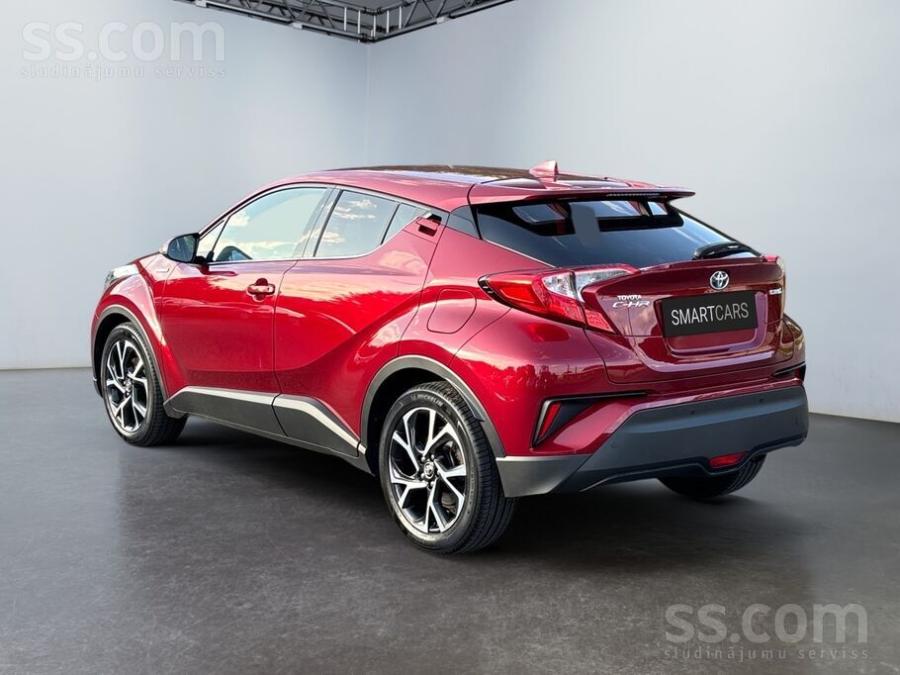 Red Toyota C-HR 2019 in Riga, with an engine capacity of 1.80 L and mileage of 147 thousand km for 16150 €, photo 7 on AUTOMOTO.COM.LV