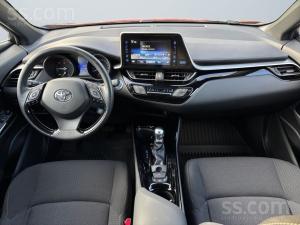 Red Toyota C-HR 2019 in Riga, with an engine capacity of 1.80 L and mileage of 147 thousand km for 16150 €, photo 10 on AUTOMOTO.COM.LV