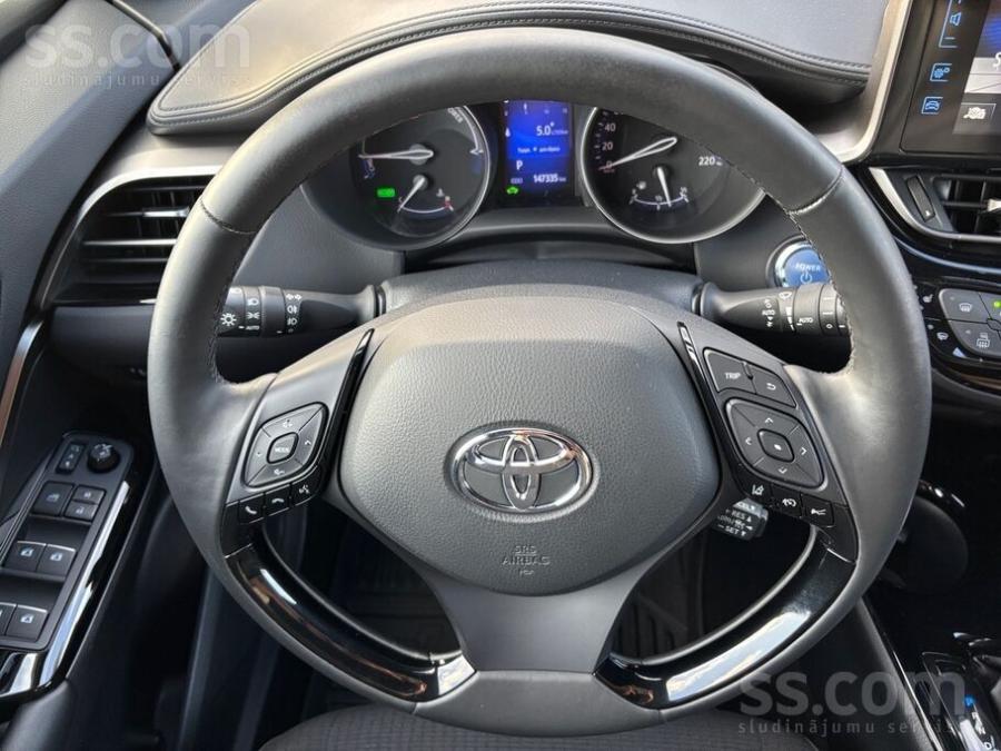 Red Toyota C-HR 2019 in Riga, with an engine capacity of 1.80 L and mileage of 147 thousand km for 16150 €, photo 15 on AUTOMOTO.COM.LV