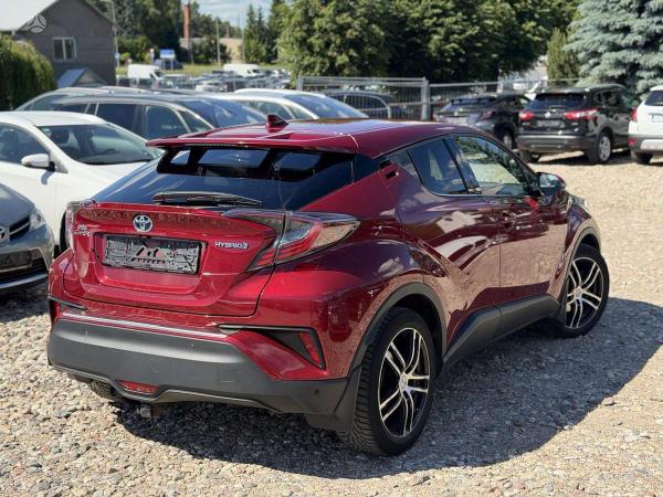 Red Toyota C-HR 2019 in Utena, with an engine capacity of 1.80 L and mileage of 199 thousand km for 14990 €, photo 2 on AUTOMOTO.COM.LV