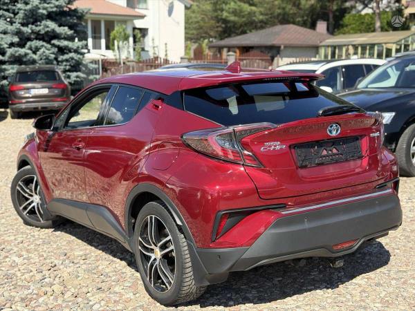Red Toyota C-HR 2019 in Utena, with an engine capacity of 1.80 L and mileage of 199 thousand km for 14990 €, photo 4 on AUTOMOTO.COM.LV